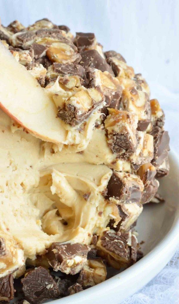 Sweet Snickers Cheese Ball - WonkyWonderful