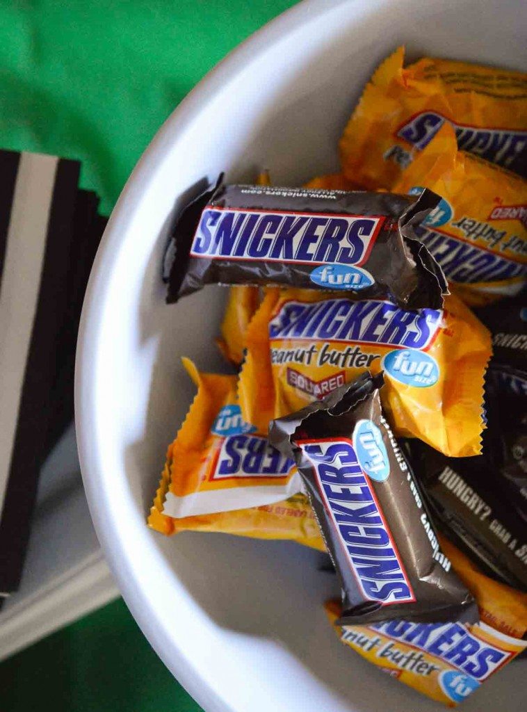 Sweet Snickers Cheese Ball - WonkyWonderful