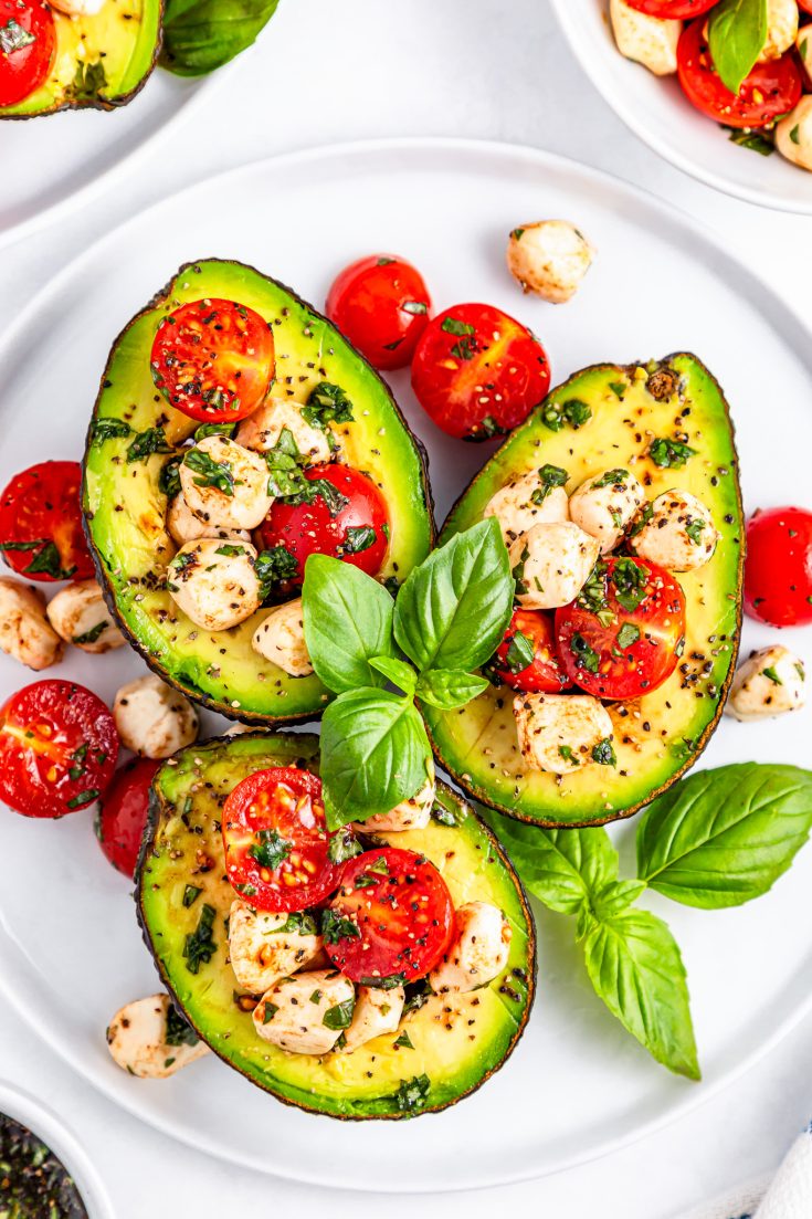 CAPRESE STUFFED AVOCADOS RECIPE - WonkyWonderful